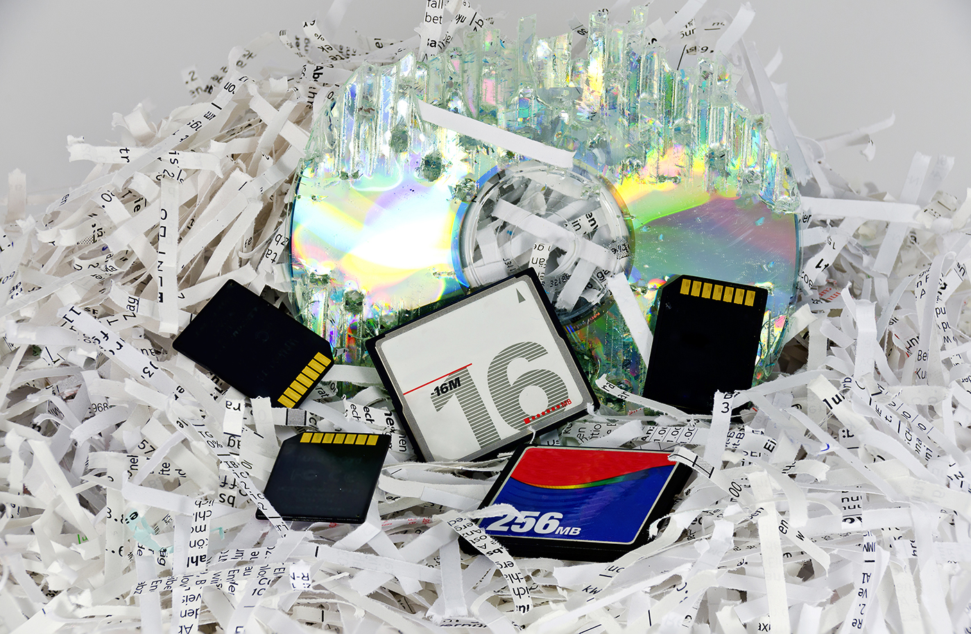 記憶媒体の処分に潜むリスクとメディアに応じた処分方法